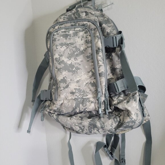 U.S. Army | Bags | Us Army Universal Camouflage Ac Field Rucksack ...